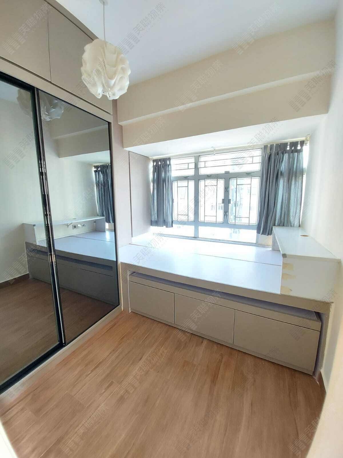 Yuen Long Town Centre - Flat D Middle Floor Man Fung Building | Find ...